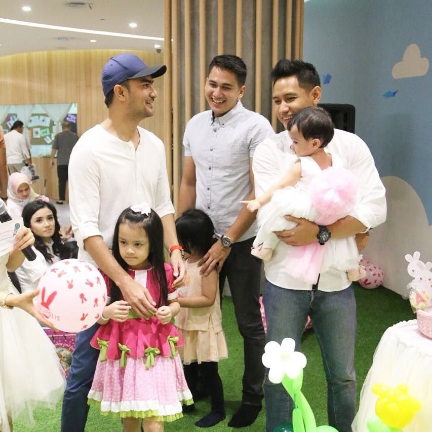 10 Potret Lian Firman, Aktor Ganteng yang Kini Sudah Jadi Hot Papa