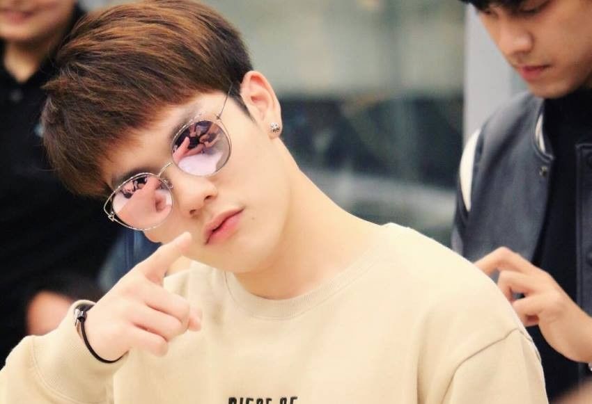 10 Potret Panuwat Kerdthongtavee, Aktor Thailand dengan Pesona Lesung Pipi