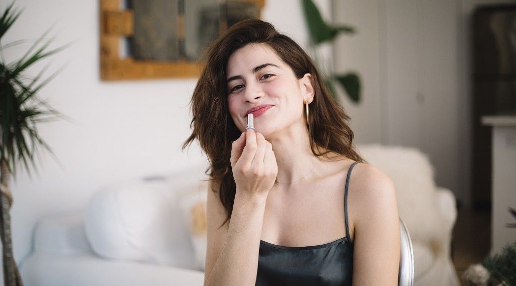 Bisa Bikin Wajah Rusak, 6 Tanda Kamu Sudah Kecanduan Makeup
