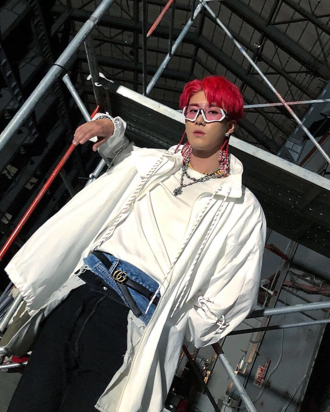 10 Potret San E, Rapper Korea yang Lagu Terbarunya Jadi Kontroversi