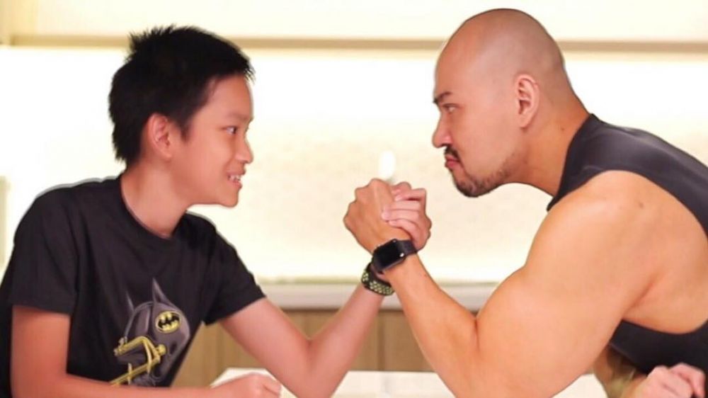 10 Potret Deddy Corbuzier Jadi Ayah Tunggal Bagi Azka, Panutan Nih! 10 Potret Deddy Corbuzier Jadi Ayah Tunggal Bagi Azka, Panutan Nih!