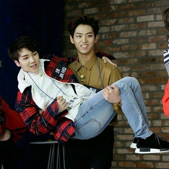 9 Potret Kedekatan Jinho And Hongseok Pentagon Ulang Tahunnya Bareng