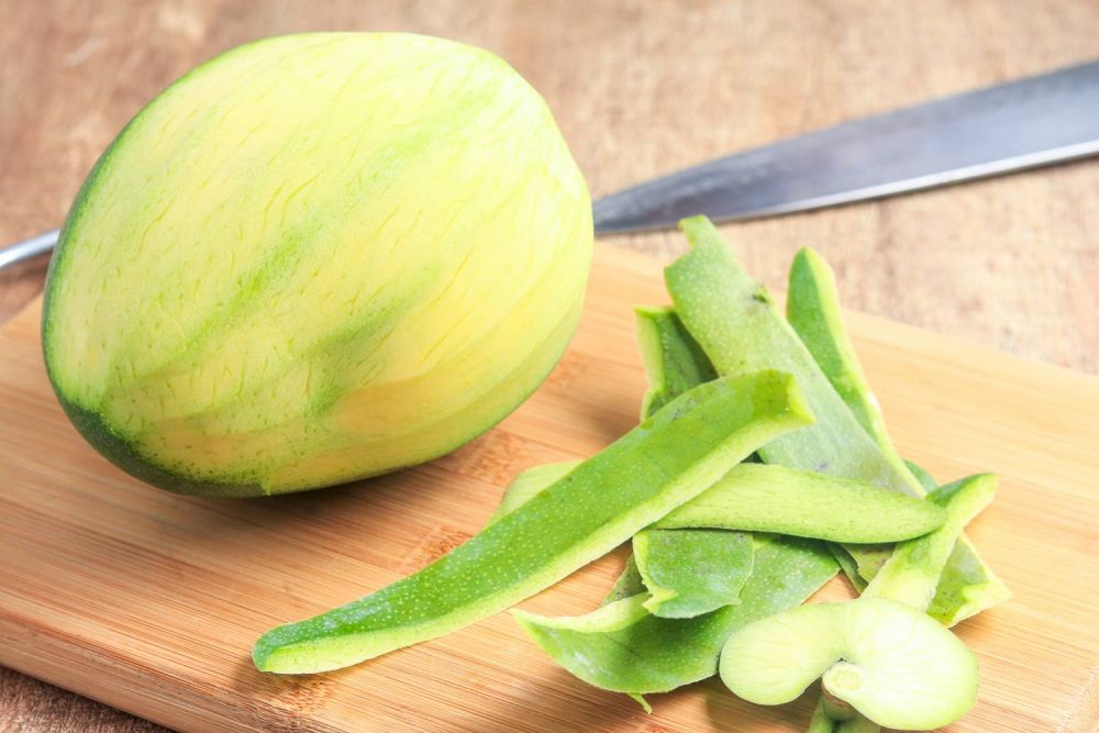 7 Buah-Buahan Asam Ini Seger Banget Buat Dirujak Siang-Siang