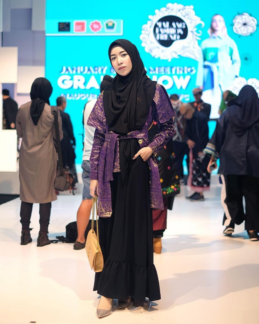25 Inspirasi Hijab Syar'i Ala Designer Fitri Aulia