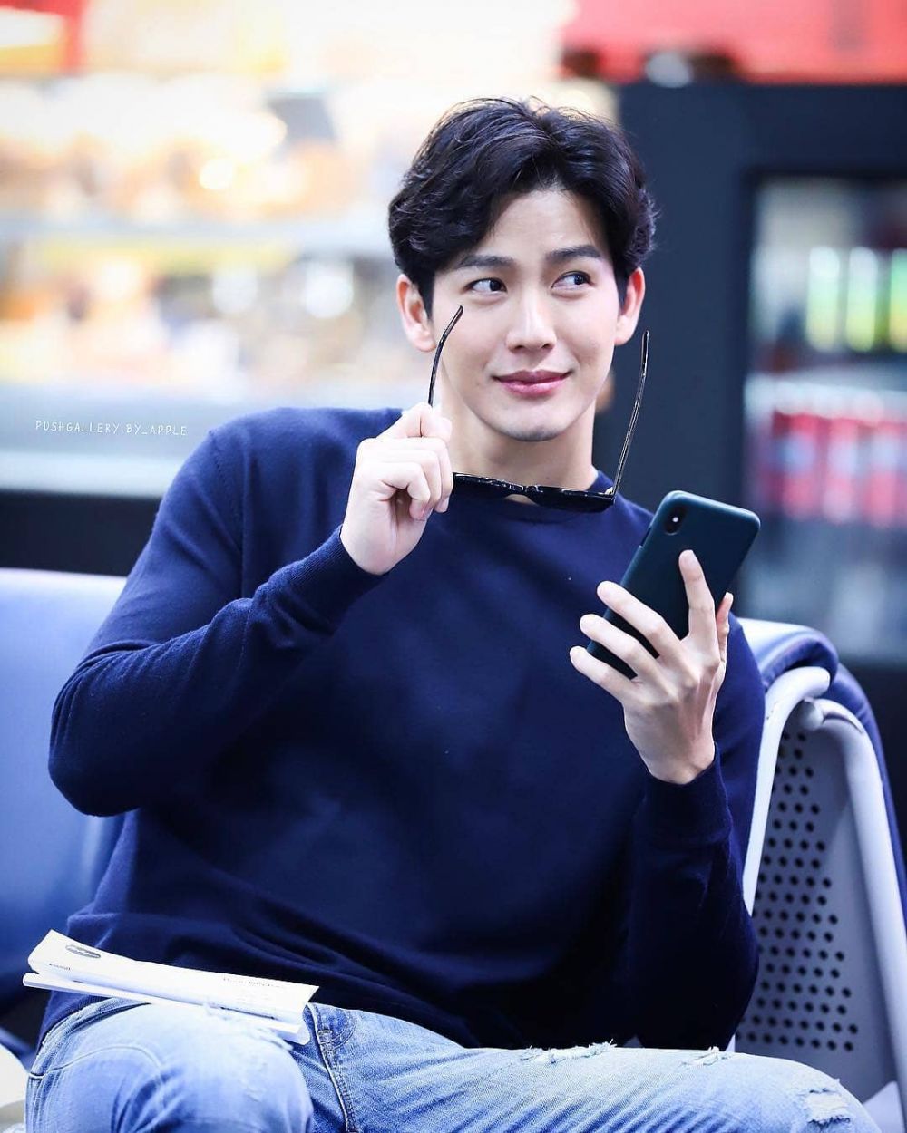 10 Potret Keren Put Puttichai yang Makin Tampan Setelah Menikah