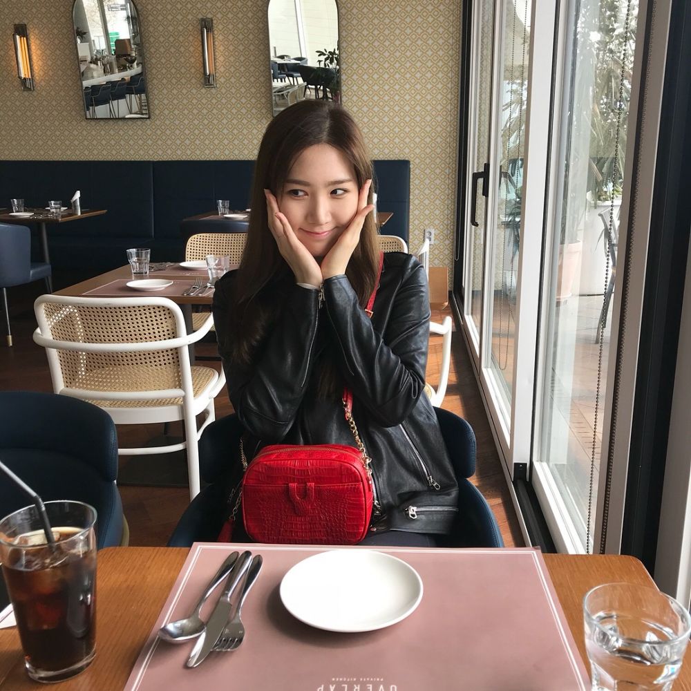 Lama Tak Ada Kabar, Ini 9 Potret Terbaru Yoo Kyung Mantan Member Apink