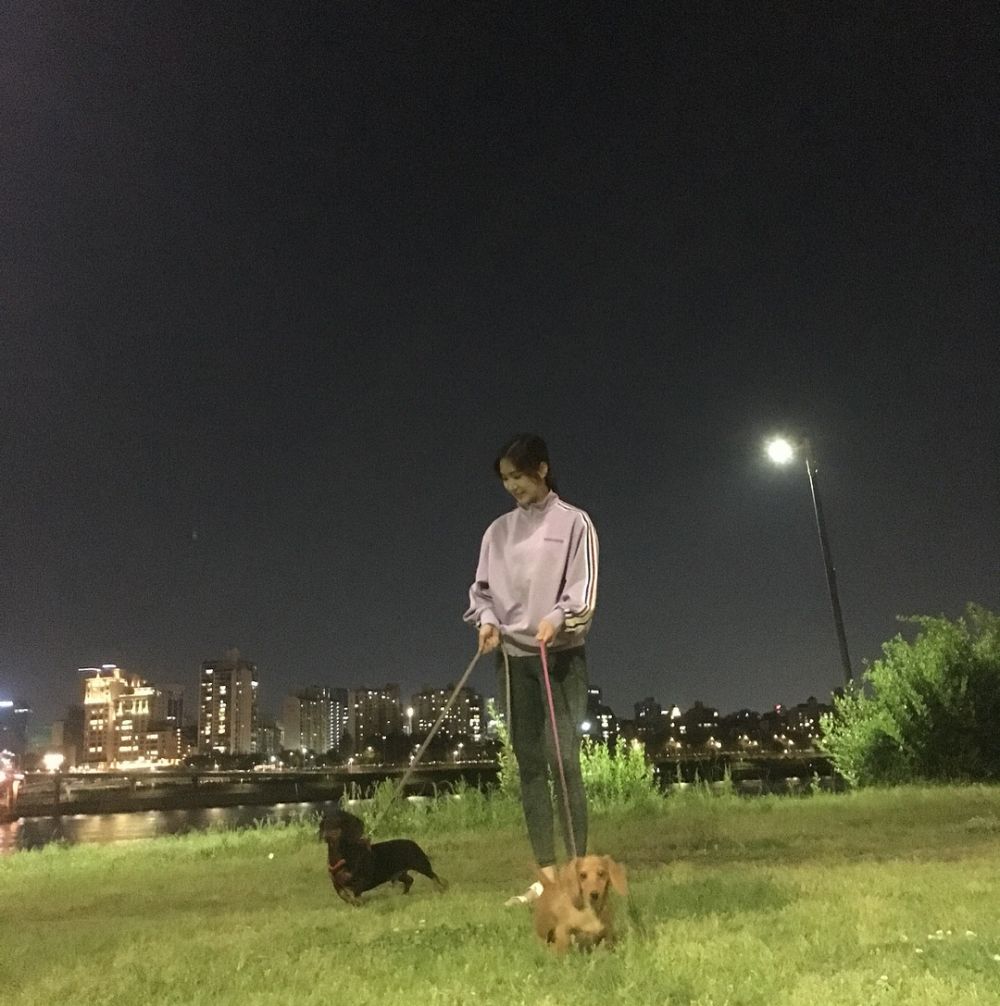 Lama Tak Ada Kabar, Ini 9 Potret Terbaru Yoo Kyung Mantan Member Apink