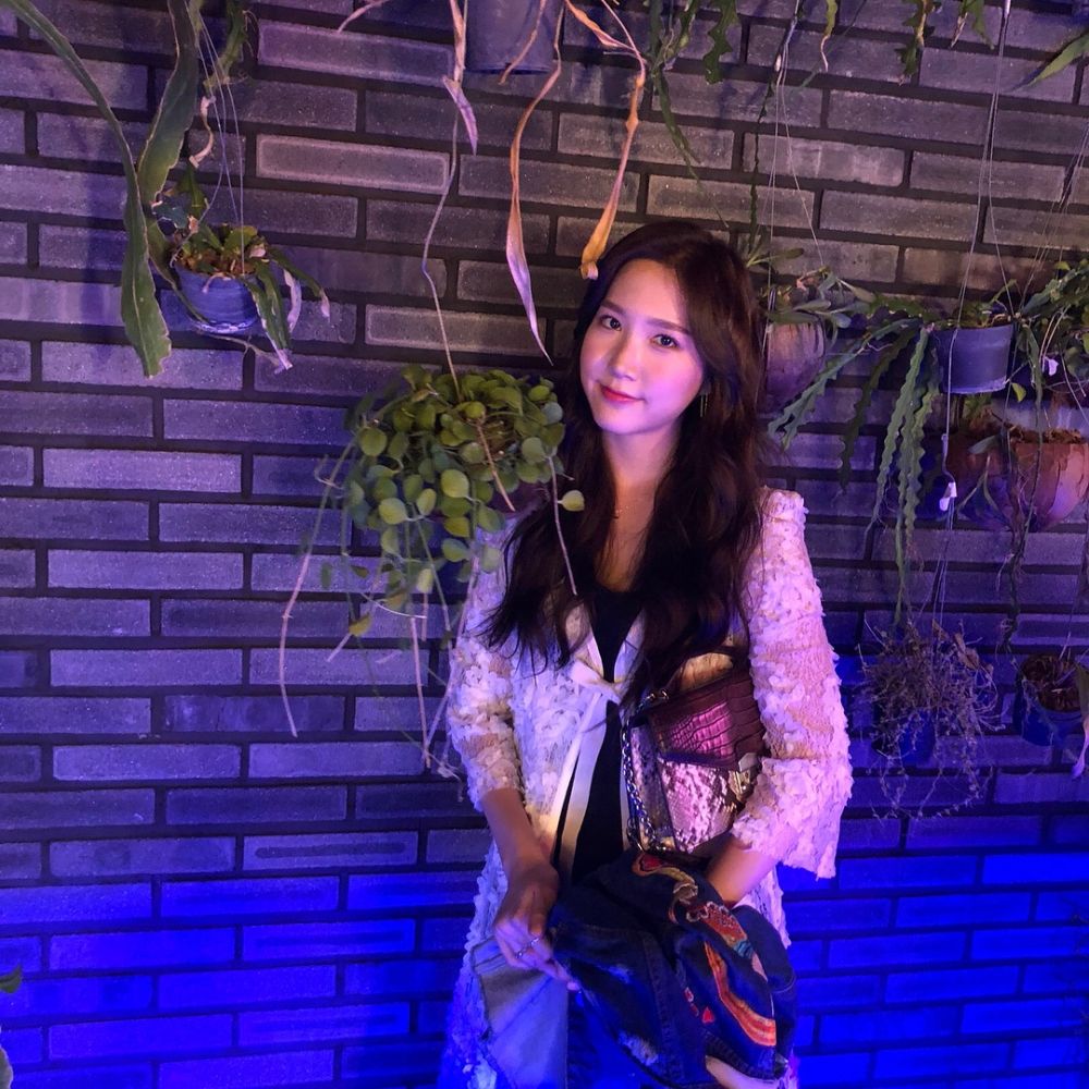 Lama Tak Ada Kabar, Ini 9 Potret Terbaru Yoo Kyung Mantan Member Apink