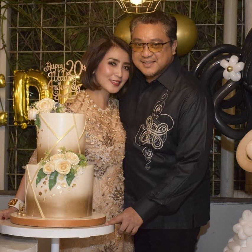 20 Tahun Pernikahan, Intip 10 Potret Bahagia Keluarga Dede Yusuf 20 Tahun Pernikahan, Intip 10 Potret Bahagia Keluarga Dede Yusuf