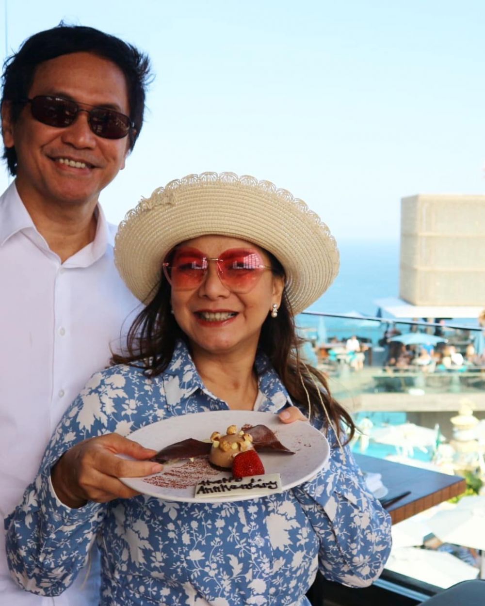 Ini 10 Potret Romantis Addie MS & Memes Rayakan Ultah Pernikahan ke 32