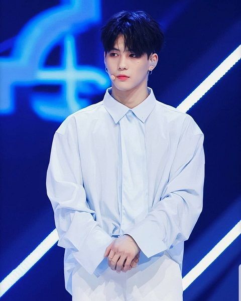 Bakal Debut Bareng Park Yuri, Berikut 10 Potret Baek Jin Produce X 101