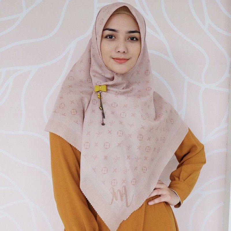 9 Inspirasi Gaya Hijab Anti Ribet ala Citra Kirana 9 Inspirasi Gaya Hijab Anti Ribet ala Citra Kirana