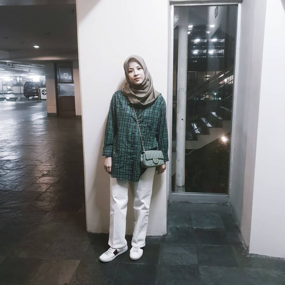 10 Inspirasi Hijab Street Style ala Natasha Rizky, Stylish & Kece! – My ...