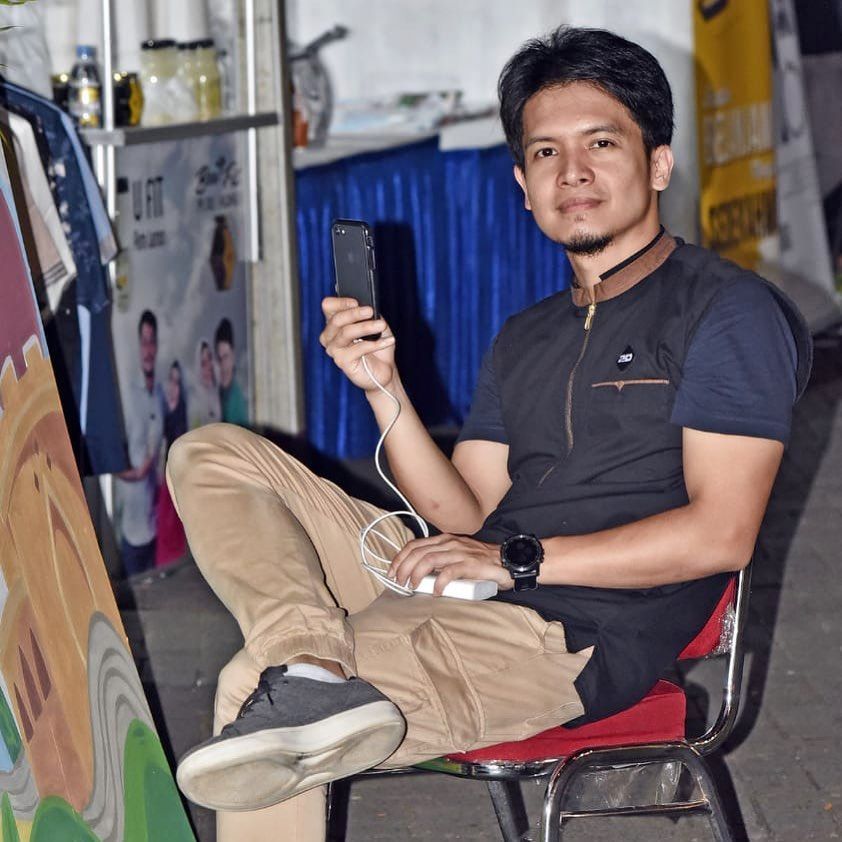 Awet Muda, 9 Potret Dimas Seto yang Kian Berkharisma di Usia 40 Tahun