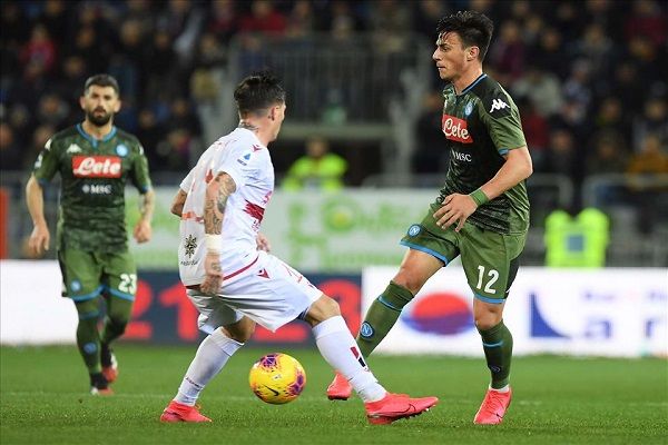 Lanjutkan Tren Positif Napoli Menang Atas Cagliari Dengan Skor 1 0