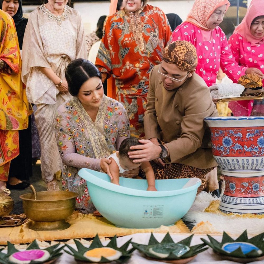 9 Foto Kehangatan Keluarga Fitri Ayu, Pemeran Yuli TOP yang Bikin Adem