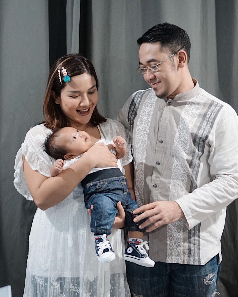 9 Foto Kehangatan Keluarga Fitri Ayu, Pemeran Yuli TOP yang Bikin Adem