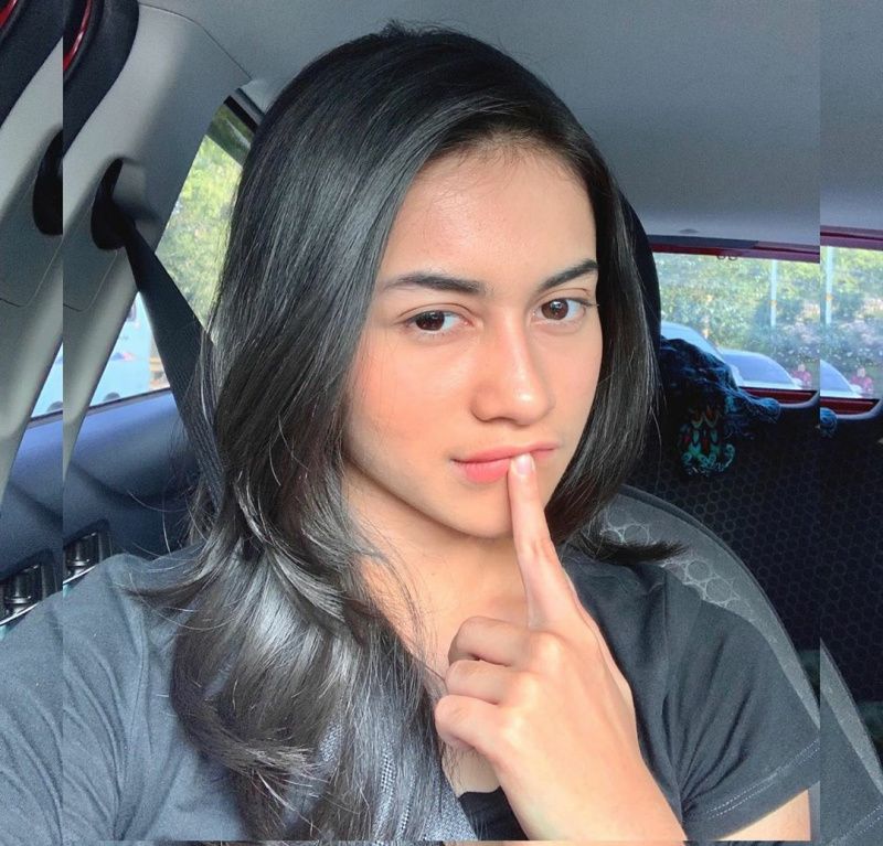 10 Potret Manis Sintya Marisca, Cewek Tomboi yang Suka Joget!