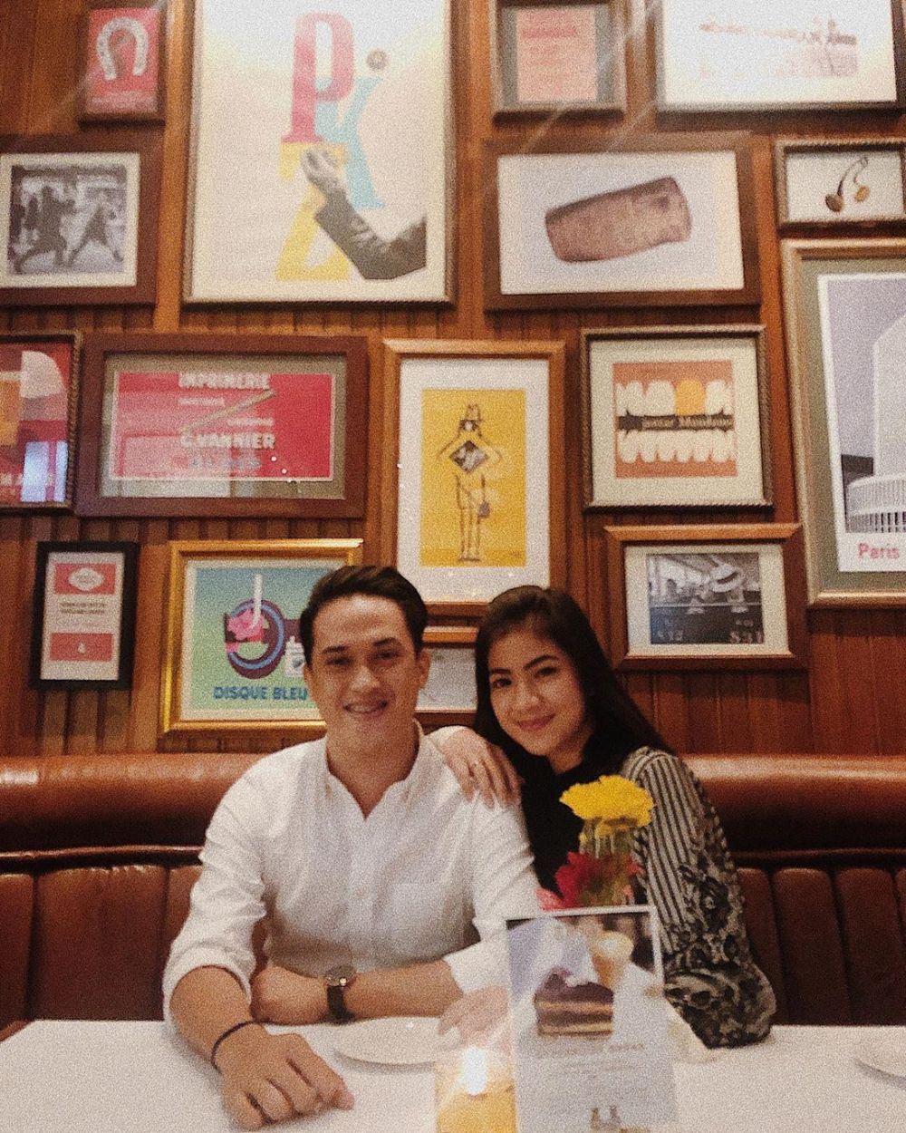 11 Potret Terbaru Rija Abbas, Pelantun Lagu 'Butiran Debu'