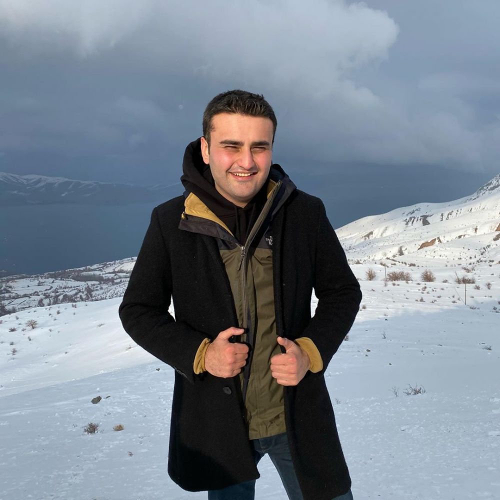 Fenomenal di TikTok, 10 Fakta Chef Asal Turki Burak Ozdemir! Fenomenal di TikTok, 10 Fakta Chef Asal Turki Burak Ozdemir!