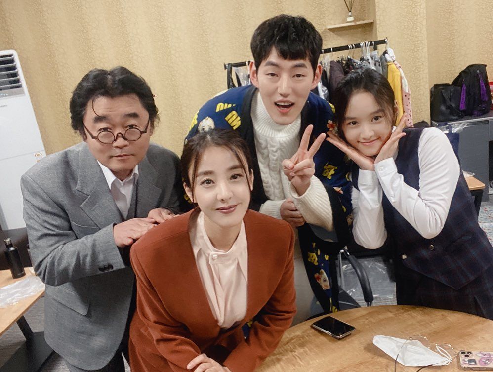 Bak Keluarga, 10 Kebersamaan Para Arwah di KDrama 'Hi Bye, Mama!' Bak Keluarga, 10 Kebersamaan Para Arwah di KDrama 'Hi Bye, Mama!'