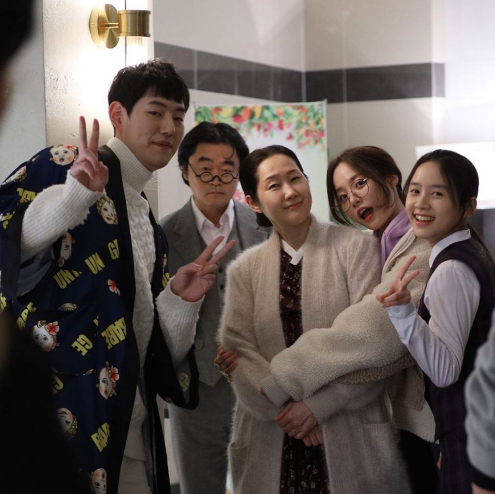 Bak Keluarga, 10 Kebersamaan Para Arwah di KDrama 'Hi Bye, Mama!' Bak Keluarga, 10 Kebersamaan Para Arwah di KDrama 'Hi Bye, Mama!'