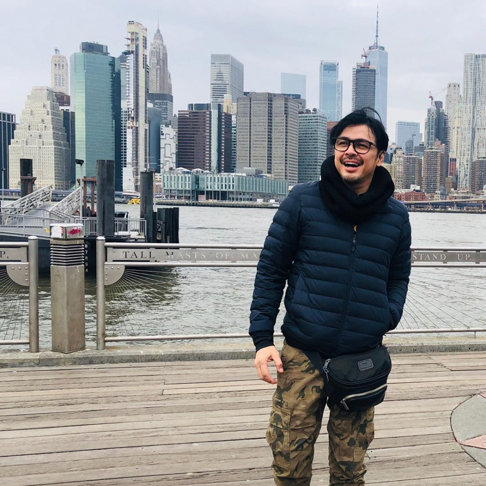 10 Gaya Thomas Djorghi yang Gak Kalah Keren dari ABG Zaman Now