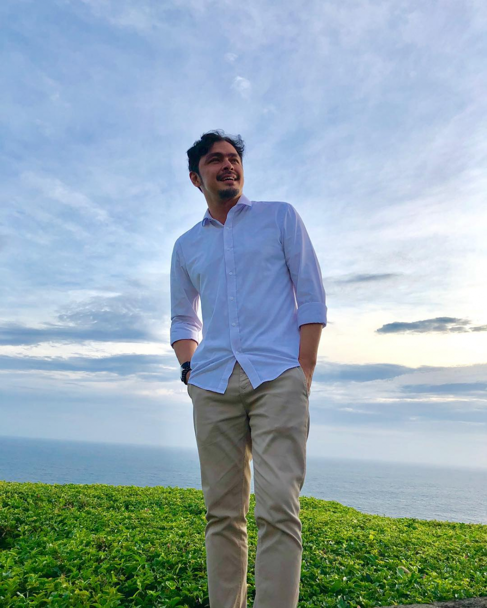 10 Gaya Thomas Djorghi yang Gak Kalah Keren dari ABG Zaman Now