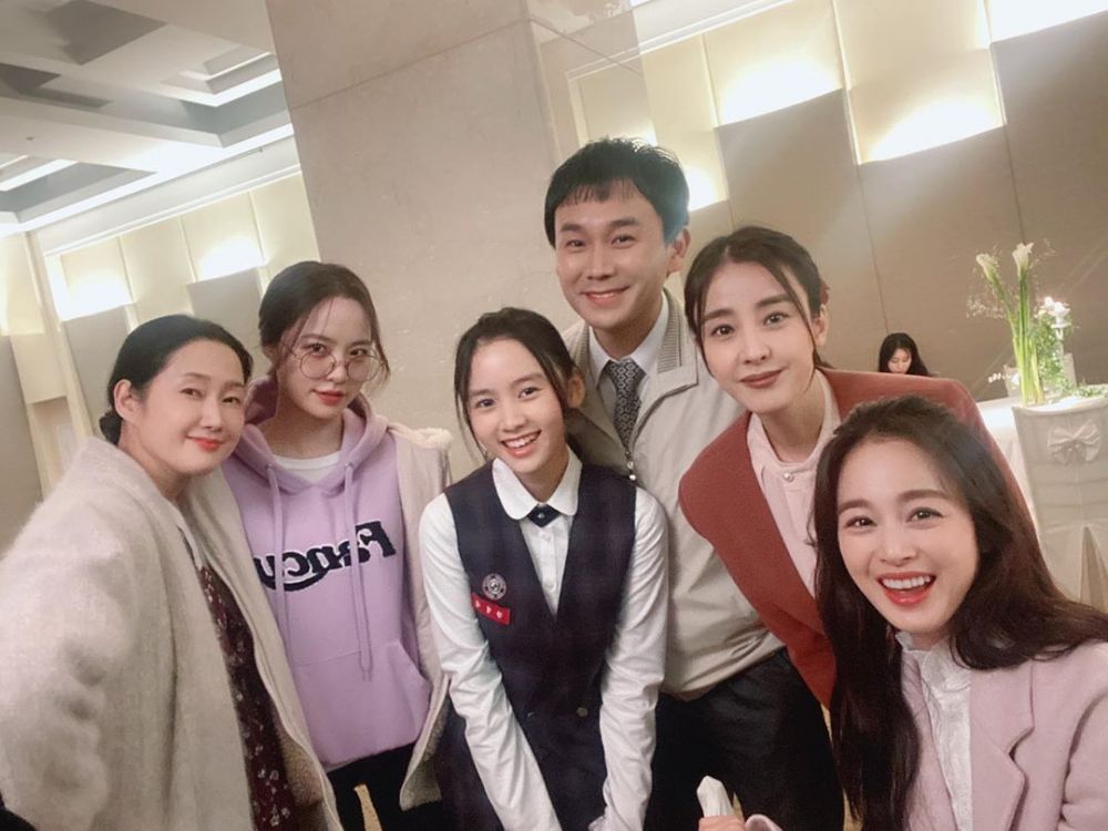 Bak Keluarga, 10 Kebersamaan Para Arwah di KDrama 'Hi Bye, Mama!' Bak Keluarga, 10 Kebersamaan Para Arwah di KDrama 'Hi Bye, Mama!'