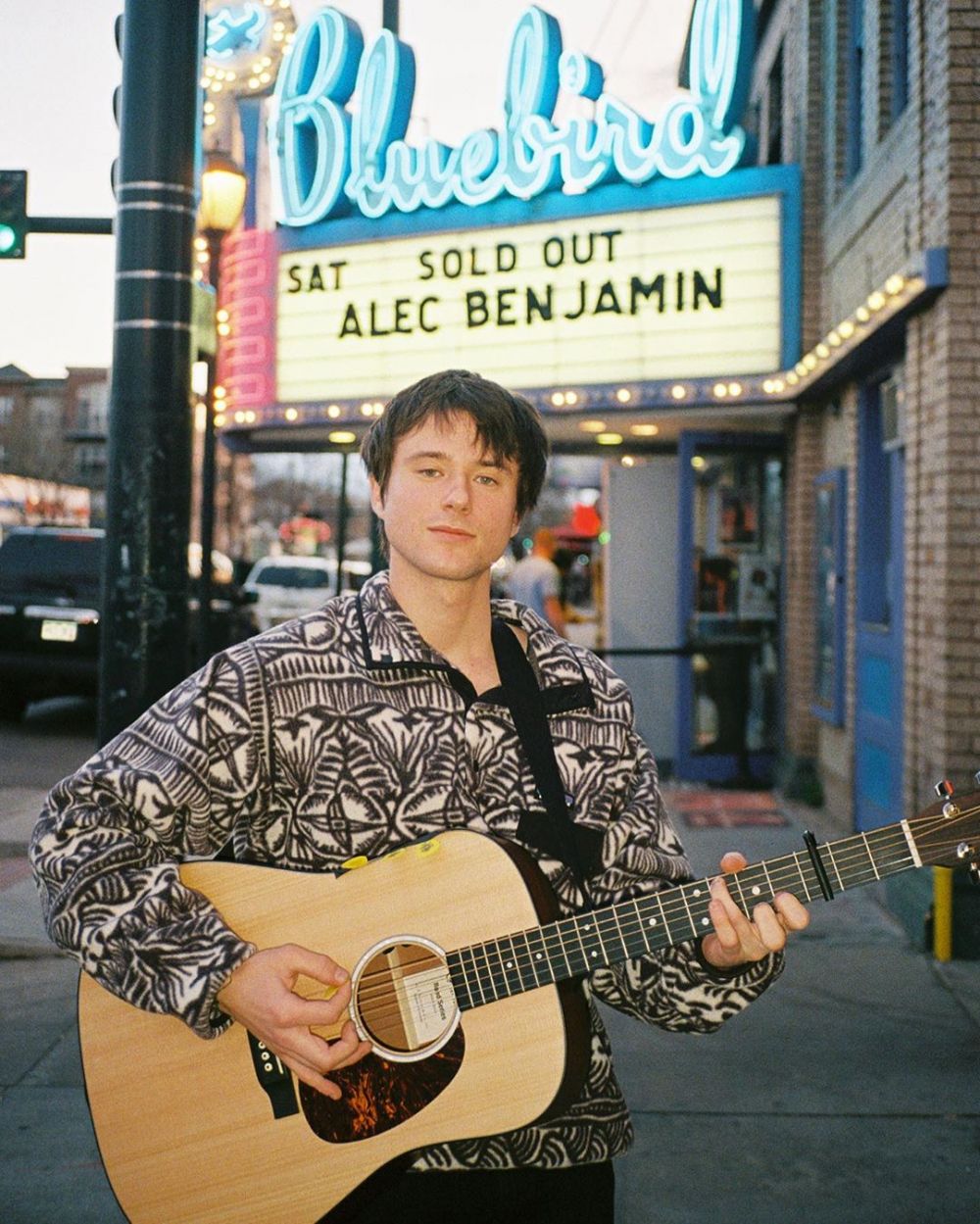 Genap 26 Tahun, 10 Potret Alec Benjamin Ini Bikin Kamu Jatuh Hati!