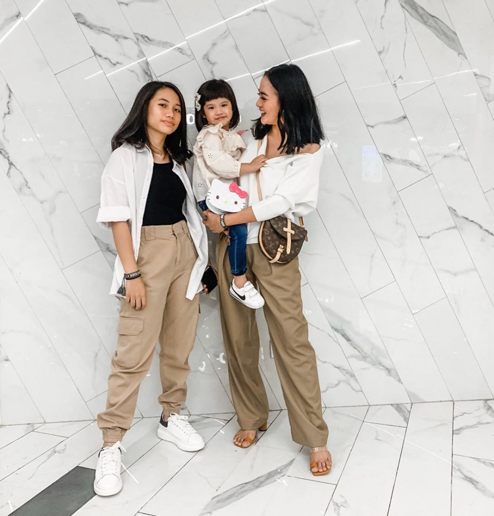 10 Potret Jasmine Salsabila, Putri Ririn Ekawati yang Gak Kalah Modis