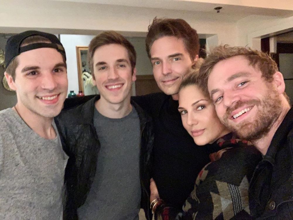 Rupawan Semua! 10 Potret Hangat Richard Marx Bersama Ketiga Putranya