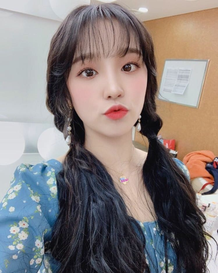 Cool Hingga Imut 10 Potret Selfie Yuqi G Idle Yang Bikin Terpukau