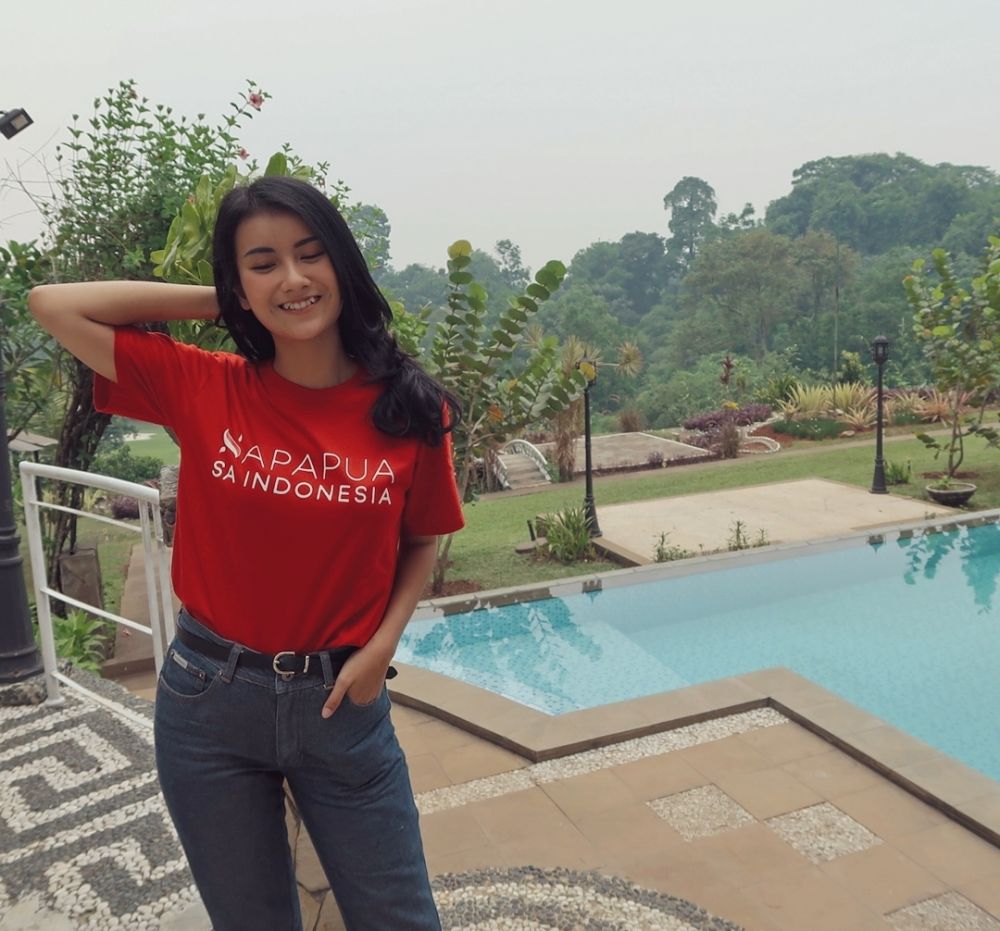 10 Pesona Ina Marika dengan Gigi Gingsul, Senyumnya Bikin Meleleh!