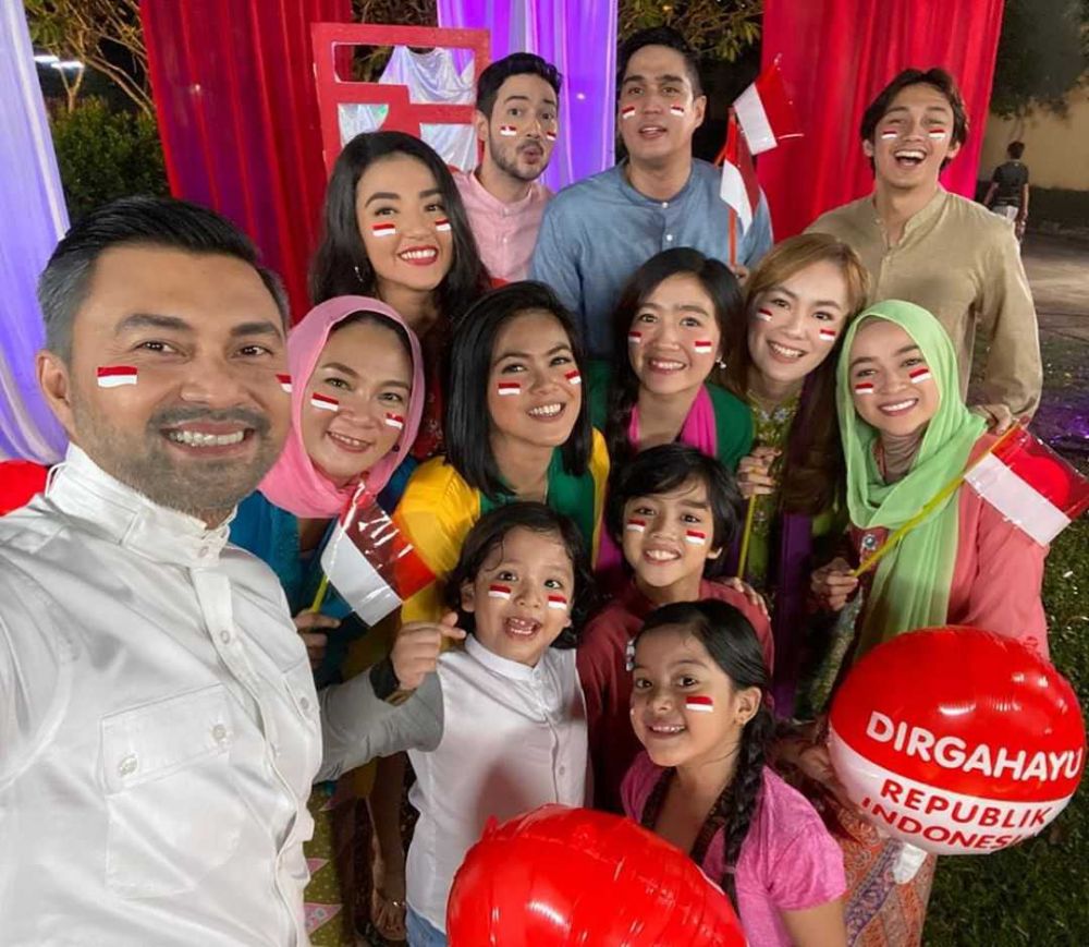 10 Potret Awet Muda Dian Nitami yang Makin Menawan di Umur 49 Tahun