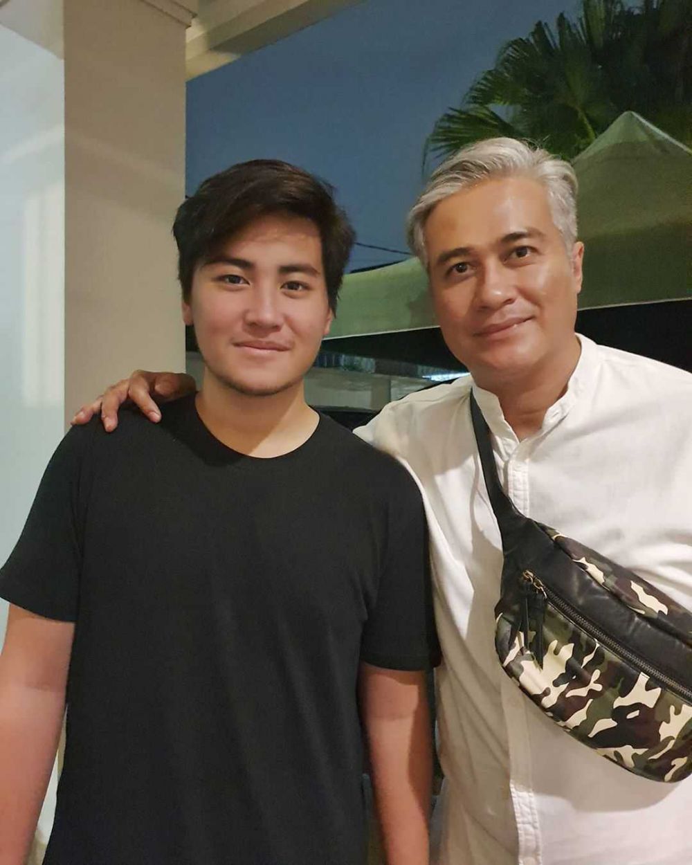 10 Potret Kece Aktor Adjie Pangestu yang Awet Muda di Usia 50 Tahun