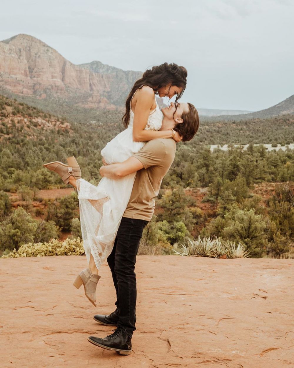 Resmi Menikah, Ini 9 Fakta Perjalanan Cinta Joel Courtney dan Istri Resmi Menikah, Ini 9 Fakta Perjalanan Cinta Joel Courtney dan Istri