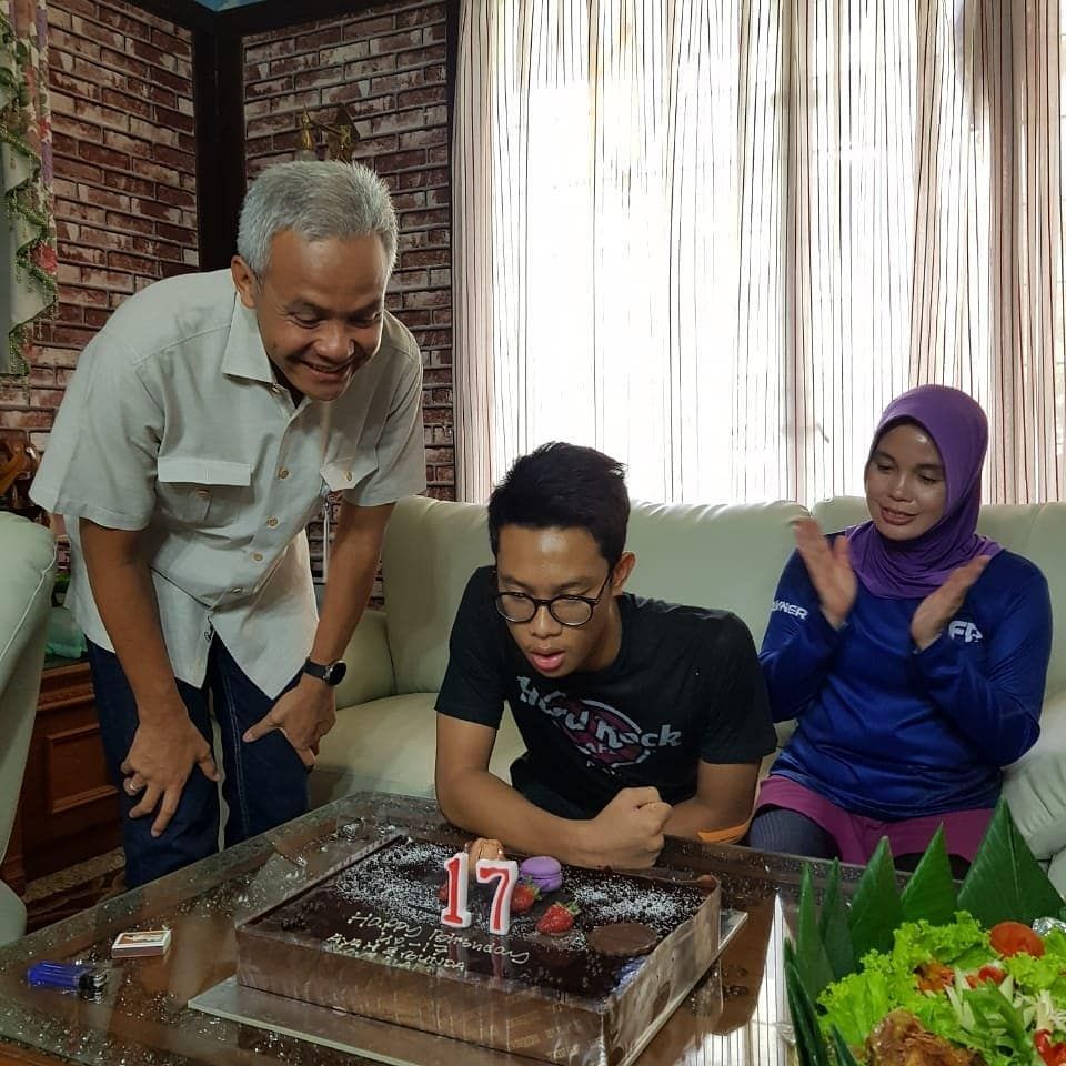 Gubernur Jateng, Ini 9 Potret Bahagia Ganjar Pranowo dan Keluarga Gubernur Jateng, Ini 9 Potret Bahagia Ganjar Pranowo dan Keluarga