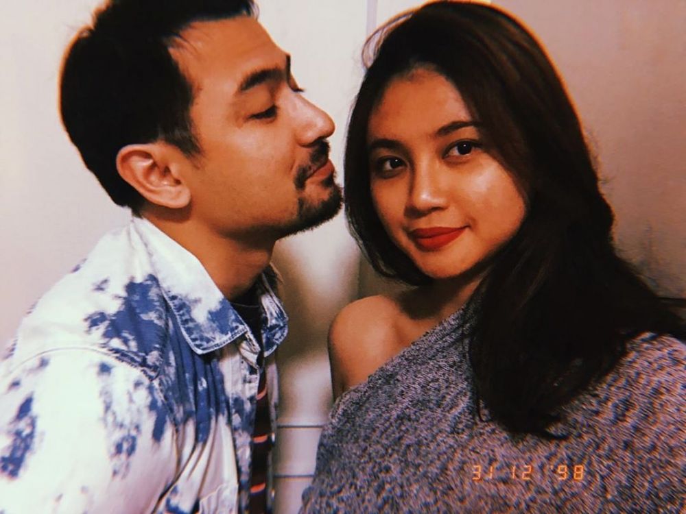 Mantan Aktor Cilik, 9 Potret Mesra Ade Surya Akbar Bersama Istri