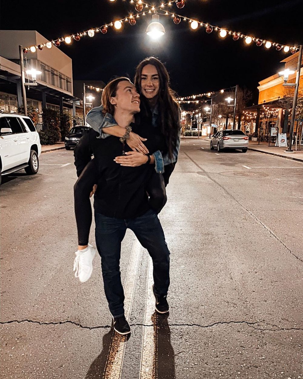 Resmi Menikah, Ini 9 Fakta Perjalanan Cinta Joel Courtney dan Istri Resmi Menikah, Ini 9 Fakta Perjalanan Cinta Joel Courtney dan Istri