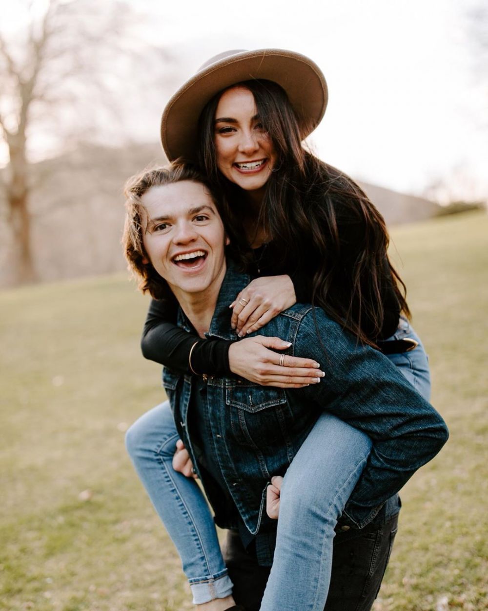 Resmi Menikah, Ini 9 Fakta Perjalanan Cinta Joel Courtney dan Istri Resmi Menikah, Ini 9 Fakta Perjalanan Cinta Joel Courtney dan Istri