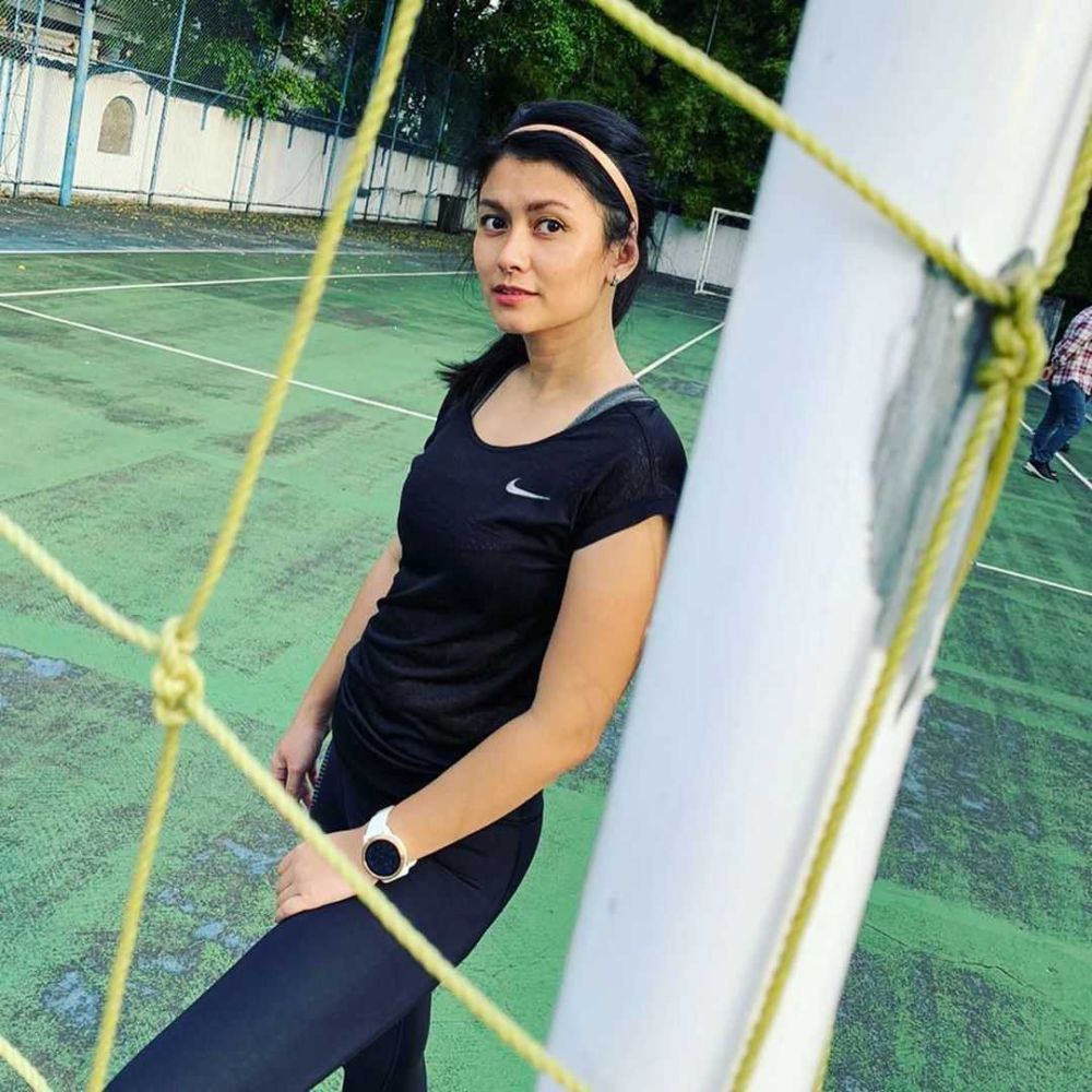 10 Potret Awet Muda Anggur Aulia, Kian Memesona di Usia Kepala Empat!