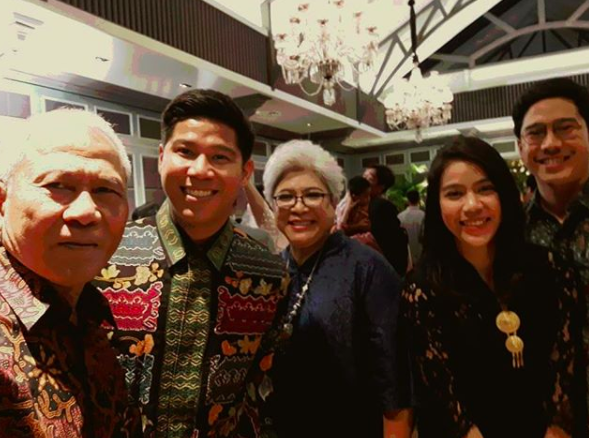 10 Kenangan Nino RAN Bersama Mendiang Ayah Tercinta 10 Kenangan Nino RAN Bersama Mendiang Ayah Tercinta