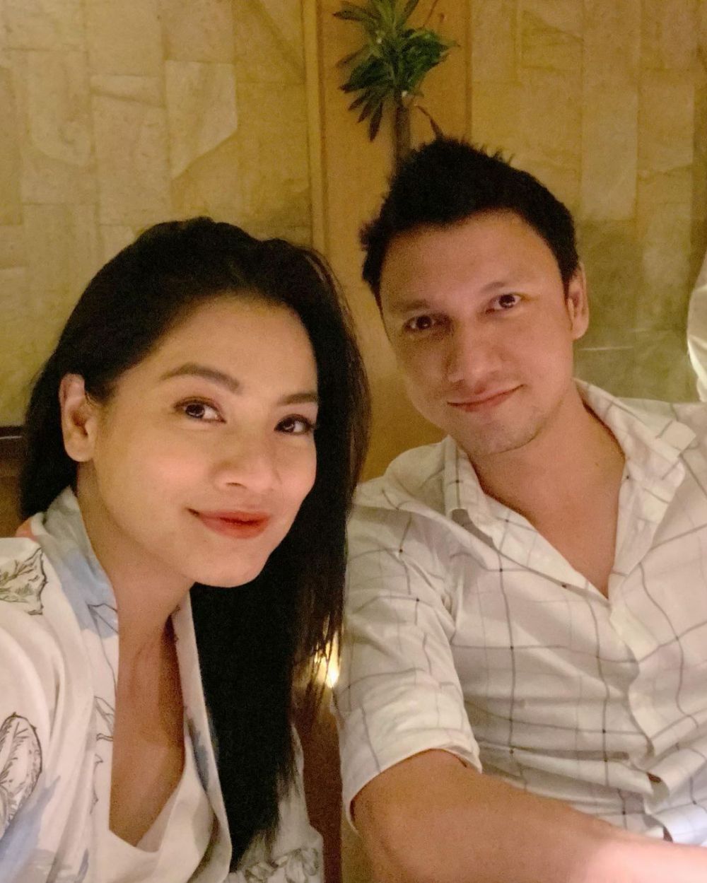 9 Artis Cewek Indonesia Yang Menjatuhkan Hatinya Pada Cowok Blasteran