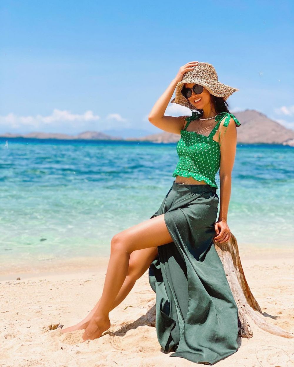 Pengantin Baru, Ini 10 Potret Kece Atries Angel saat Lagi 'Nyeker'