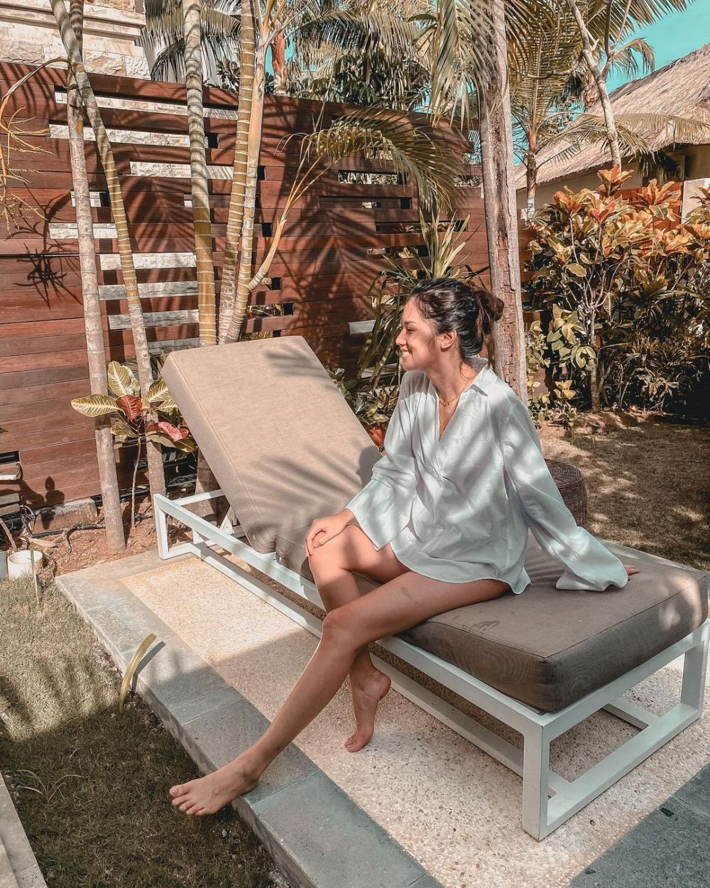 Pengantin Baru, Ini 10 Potret Kece Atries Angel saat Lagi 'Nyeker'