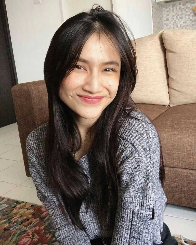 Umumkan Kelulusan, 9 Potret Frieska JKT48 dengan Outfit Kasual