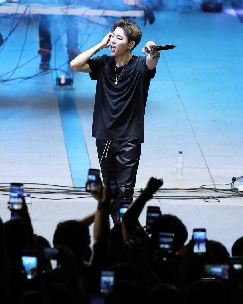 9 Inspirasi Style Swag ala Woo Zico, Rapper Korea yang Stylish Abis!