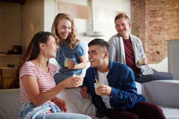 5 Masalah Ini Dialami jika Pacaran dengan Dia yang Supel 5 Masalah Ini Dialami jika Pacaran dengan Dia yang Supel