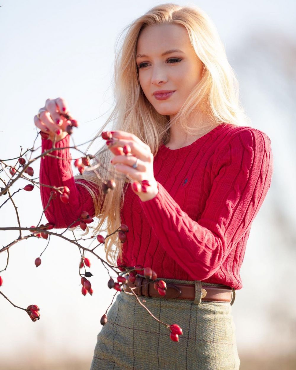 10 Potret Lucy Bella Earl, YouTuber Inggris yang Menawan